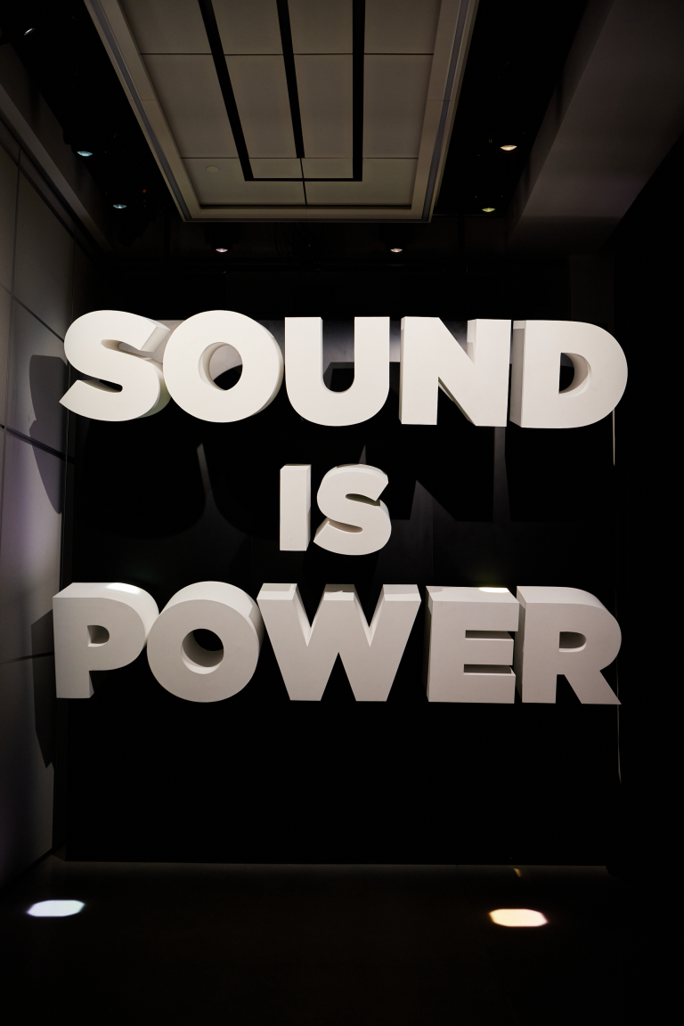 Sound is power на интерактивной вечеринке в честь выхода новых ...